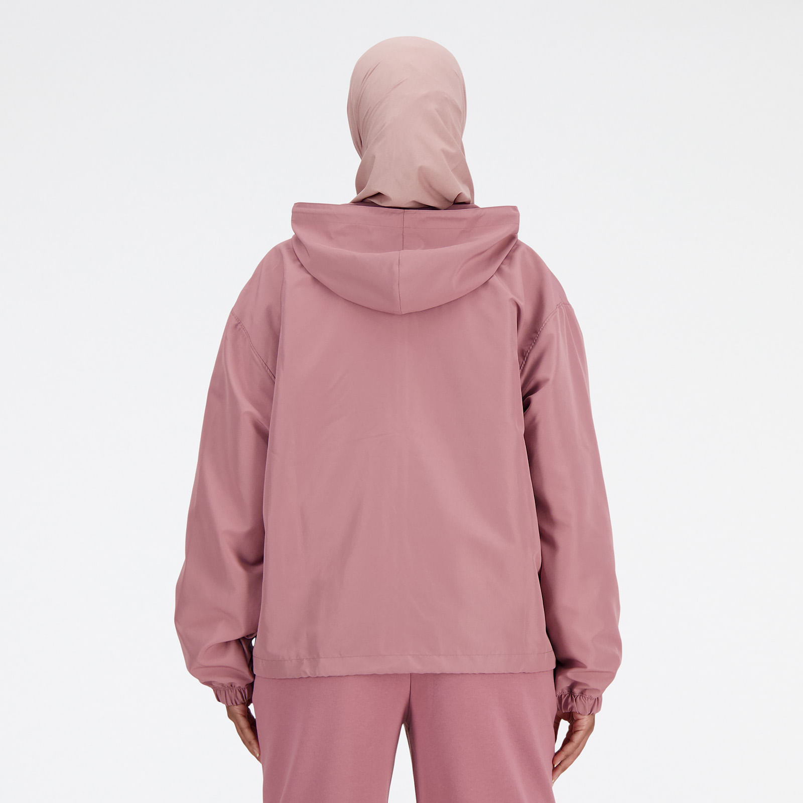 Campera New Balance Mujer Iconic Collegiate Woven Rosa - My Shuzz ...